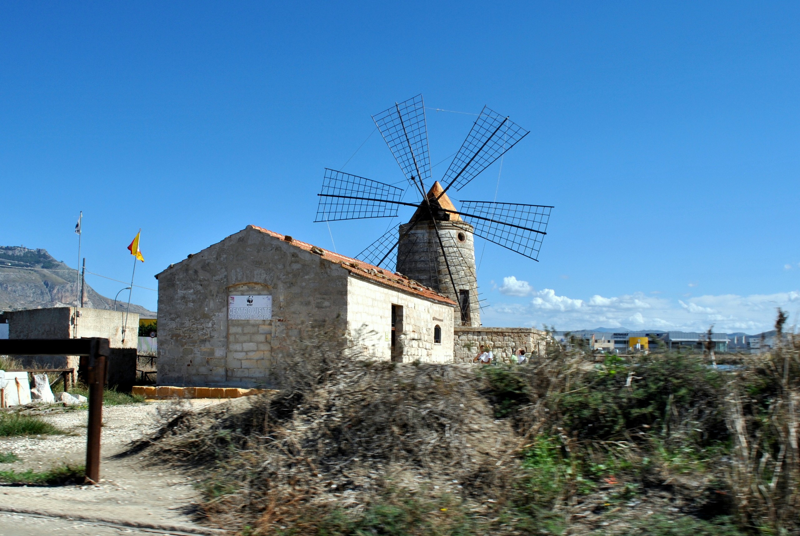 IL FASCINO DEI MULINI DELLE SALINE a Trapani - Sicilia: Notizie ...