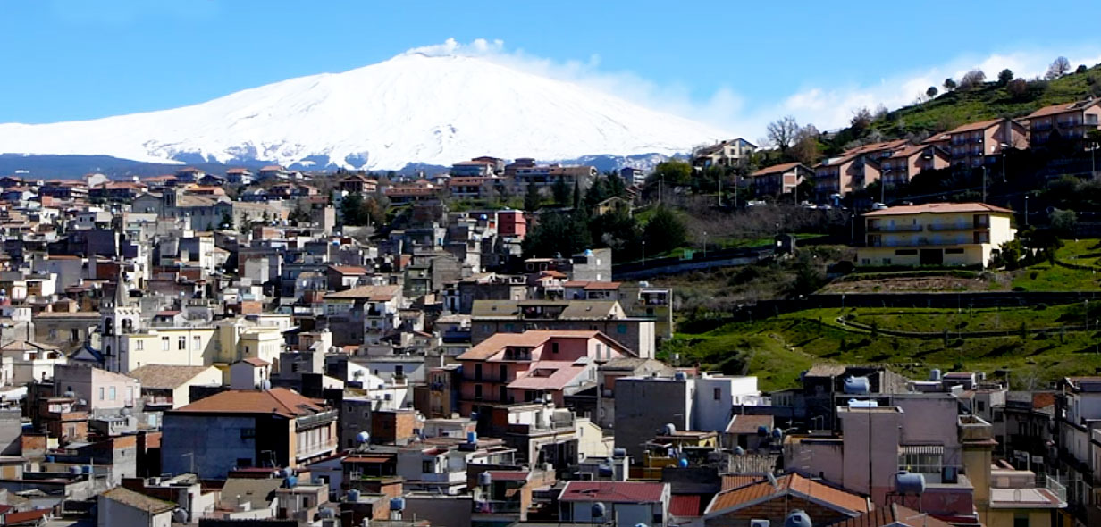 Borghi Siciliani: BRONTE la città dell'oro verde - Catania - Sicilia ...