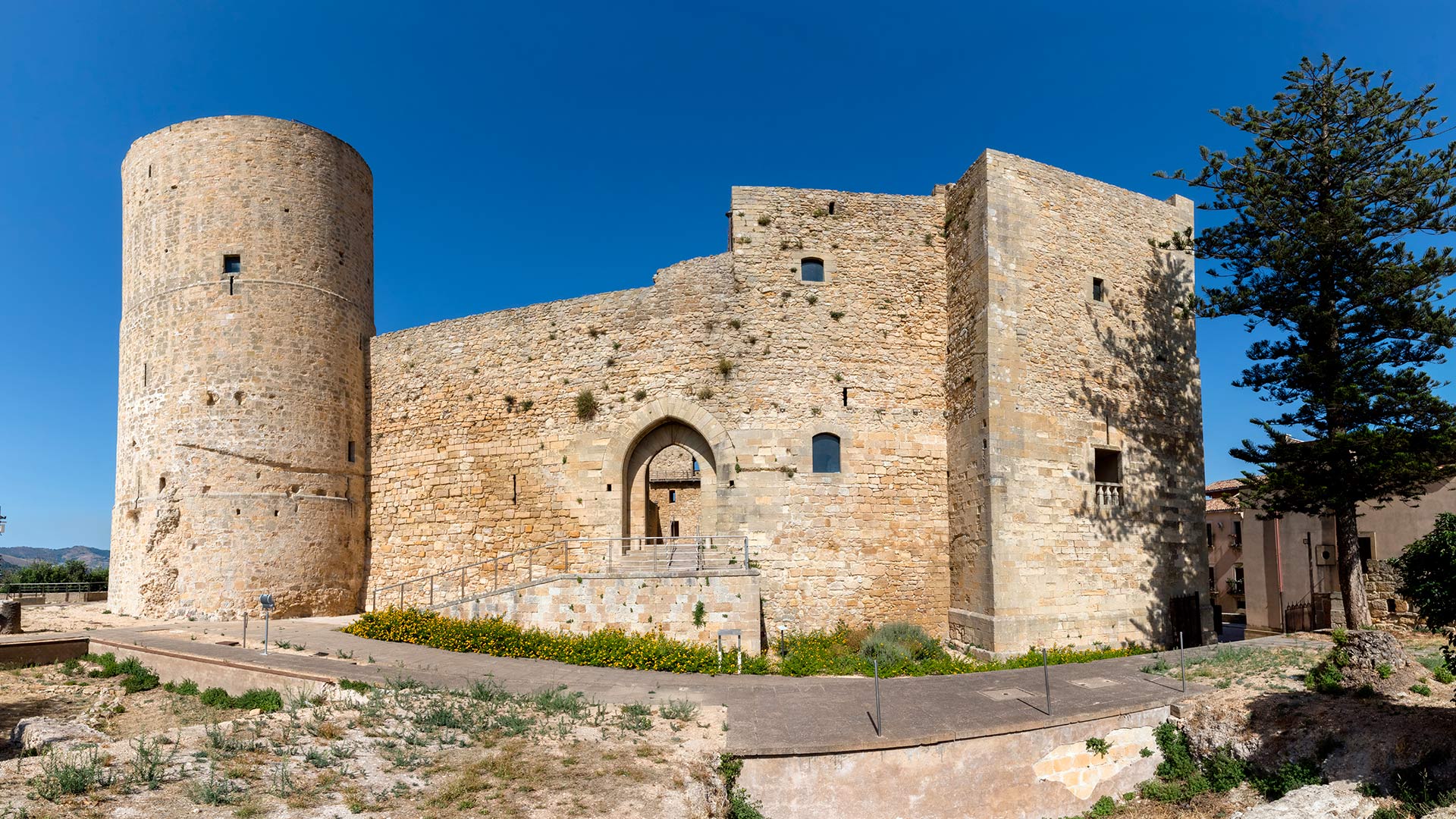Castelli Medievali Siciliani: CASTELLO NORMANNO DI SALEMI - Sicilia ...